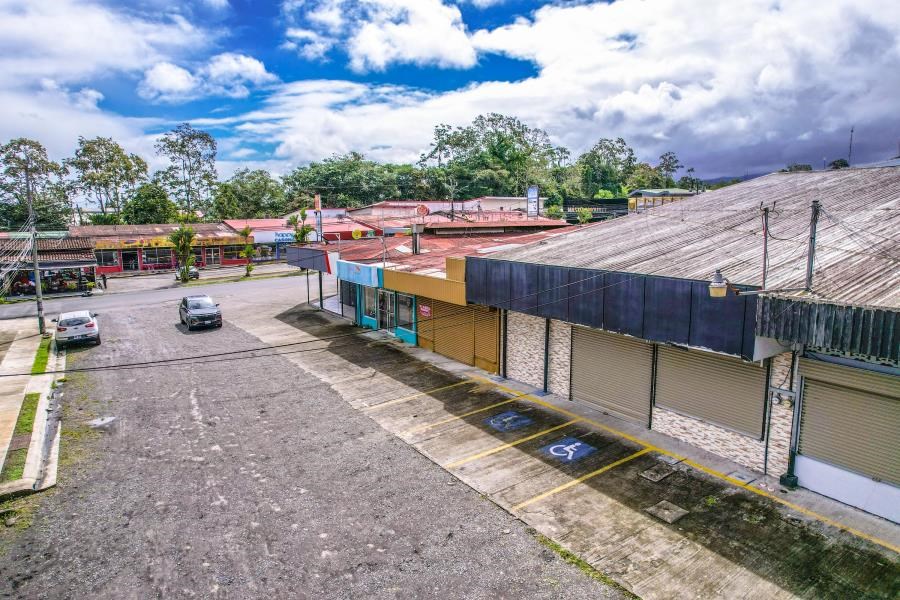 ¡Investment Opportunity: Prime Commercial Property with High Revenue ...